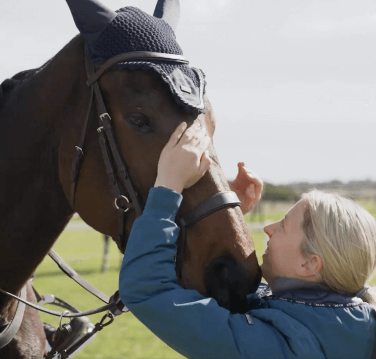 A special connection between strapper Tatum Bull and Polly (Till It's ...